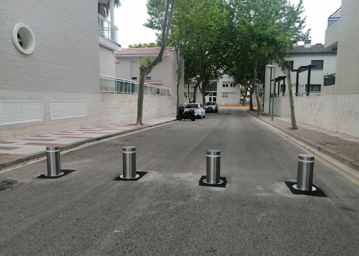 Benito Semi-Automatic Bollard Ø 114 / Ø 220mm | Pittman