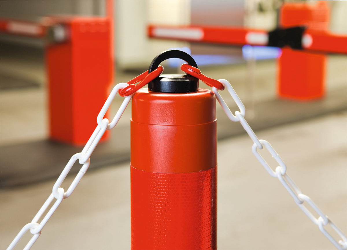 Chain Eye Autobahn Reflective Post | Pittman